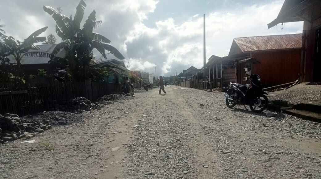 Pekerjaan fisik Jalan Rapat Beton Desa Pencado Molor, Kinerja Pjs Kades ...